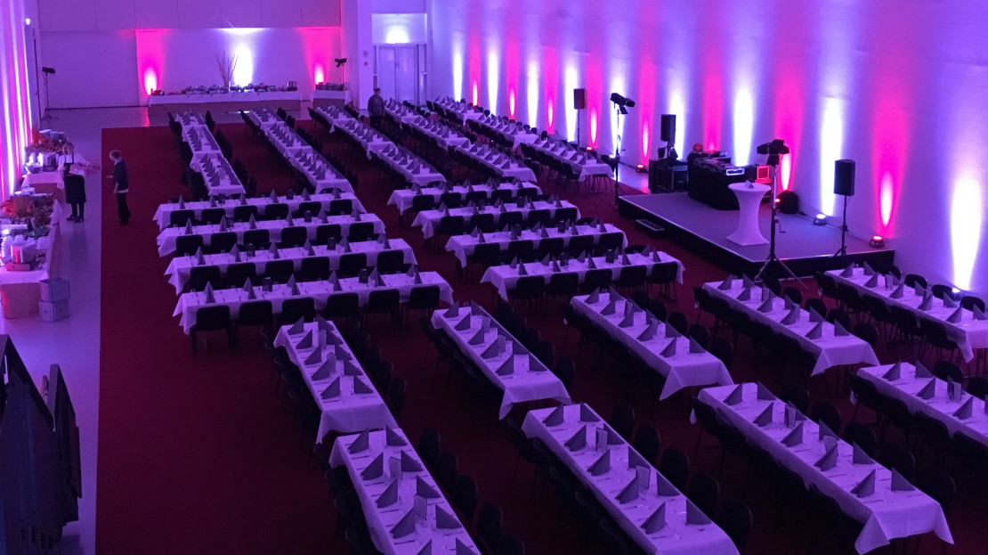 Wie eine weiße Leinwand: Locations im Portrait - die documenta Halle | Kassel Convention Bureau